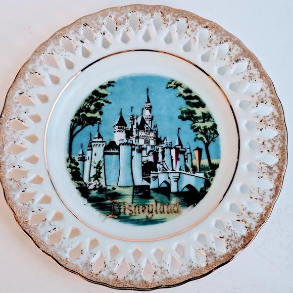 Disney | Accents | Vintage 98s Gold Trimmed Disneyland Souvenir Plate 6 ...